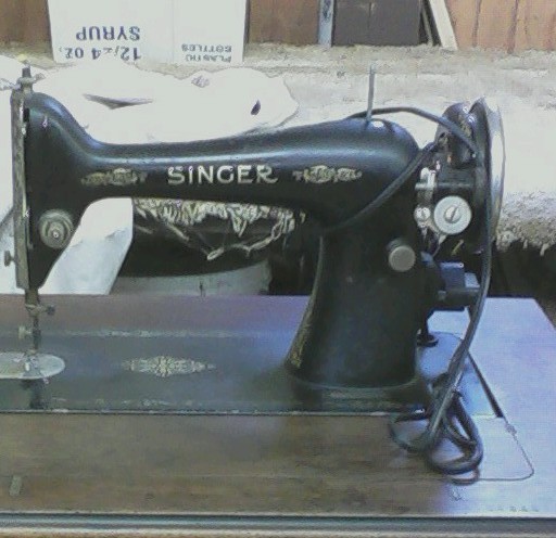 Refurbishing the Black Finish on a Vintage Singer Sewing Machine ...
