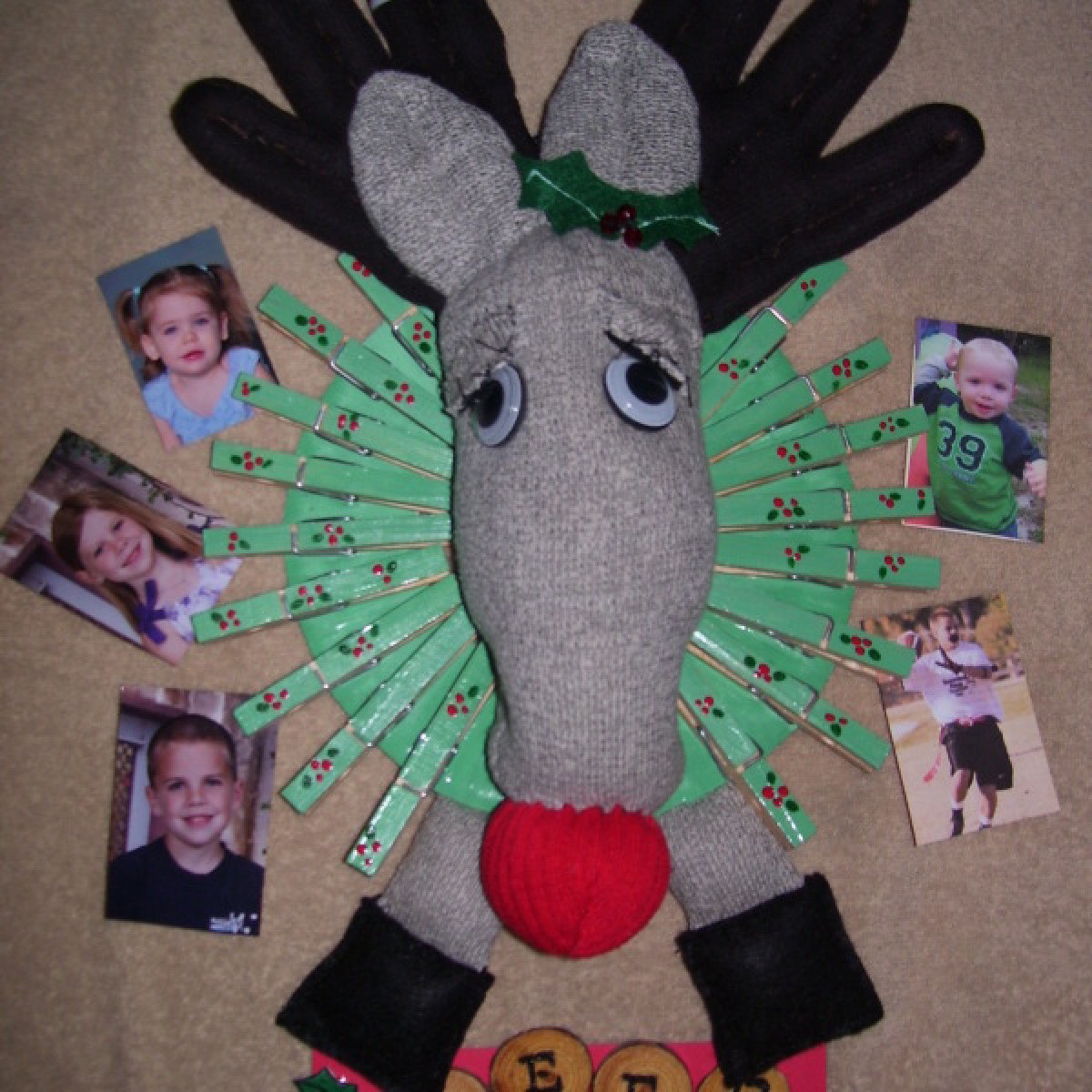 Making a Reindeer Christmas Wreath | My Frugal Christmas