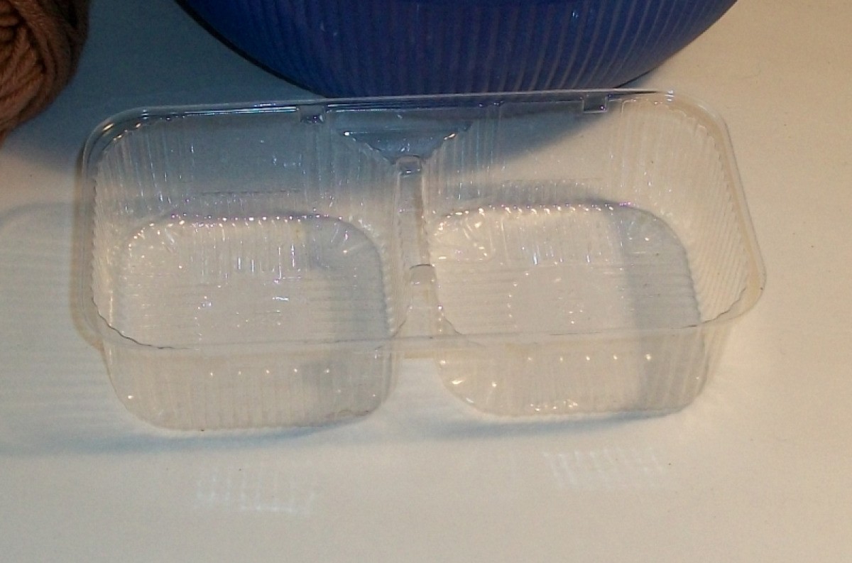 Reusing Clamshell Bakery Packaging | ThriftyFun