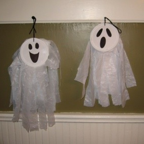 Plastic Bag Ghost Decoration | My Frugal Halloween