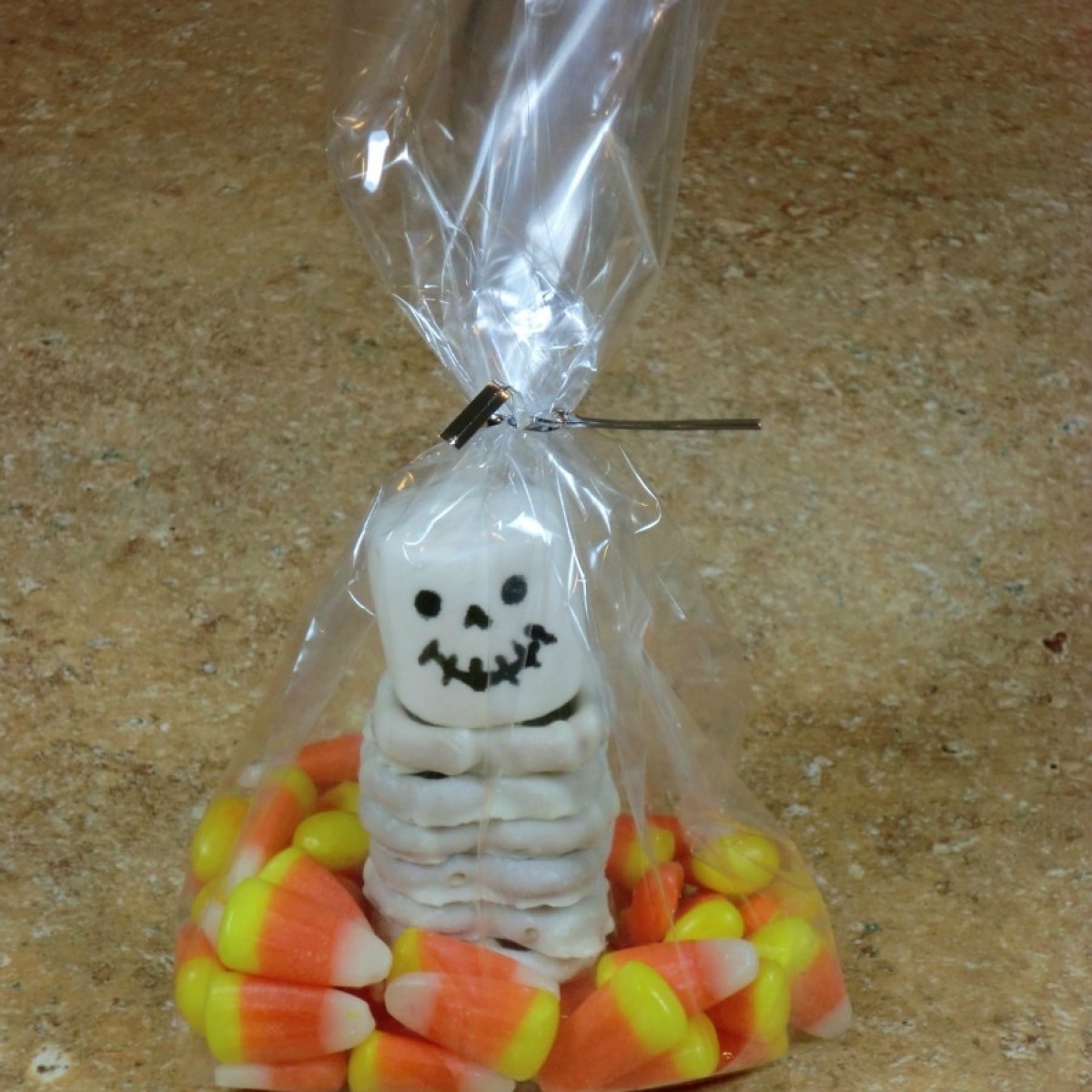 Pretzel Skeletons | My Frugal Halloween