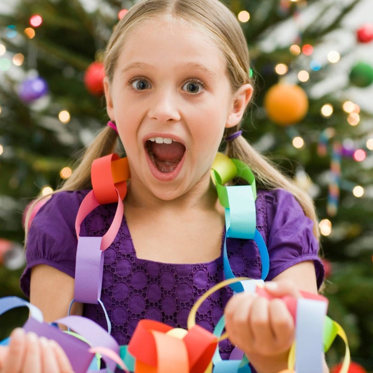 Making a Paper Chain Garland | My Frugal Christmas