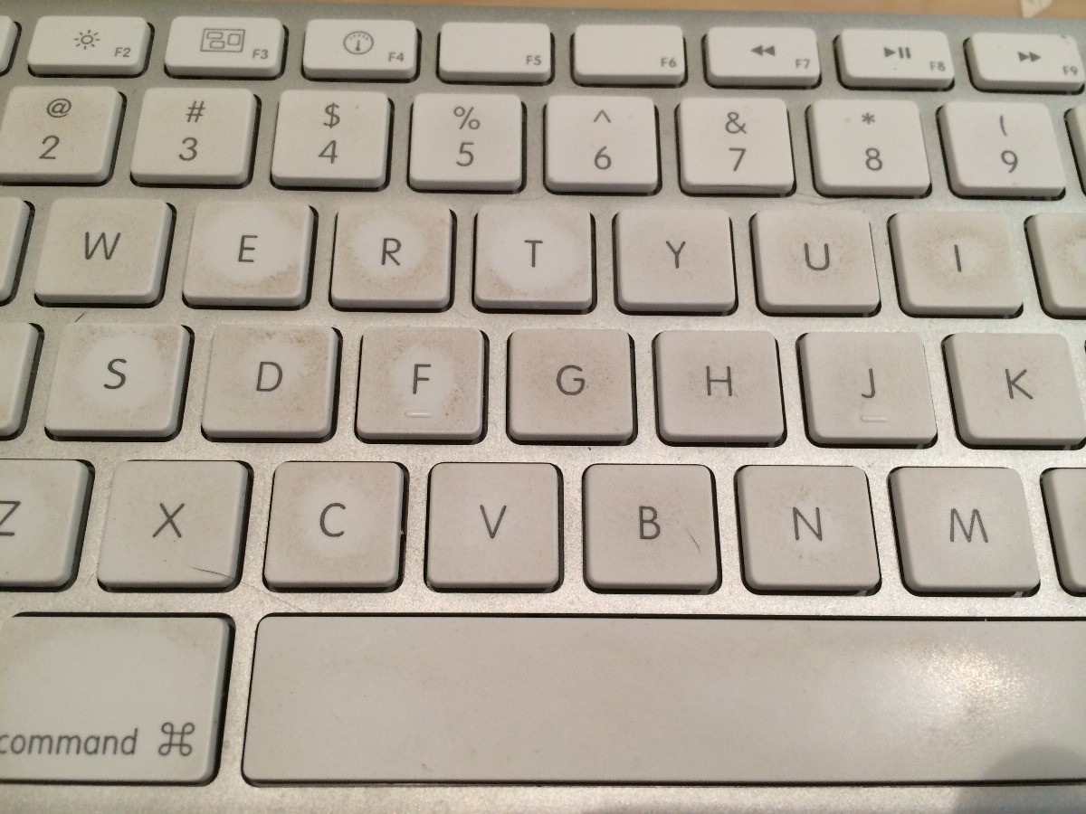 Cleaning a Keyboard with Microfiber Cloth | ThriftyFun