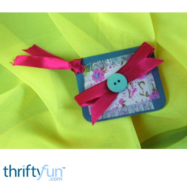 Button and Bow Gift Tag | ThriftyFun