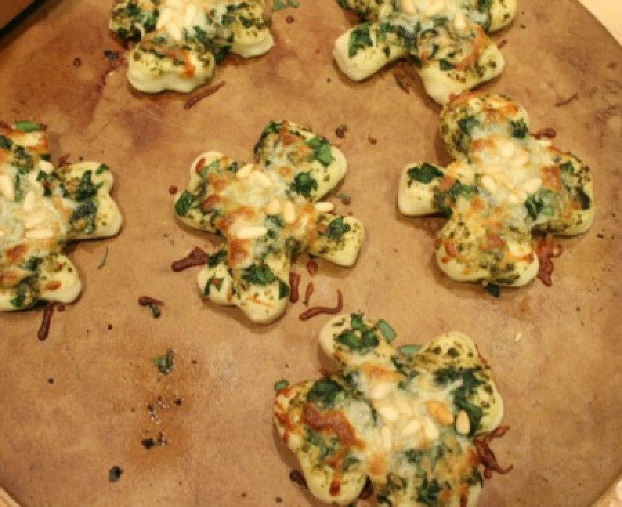 Pesto Shamrock Pizzas | ThriftyFun