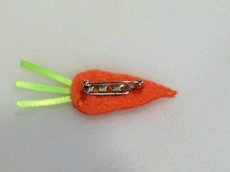 Felt Carrot Pin | ThriftyFun
