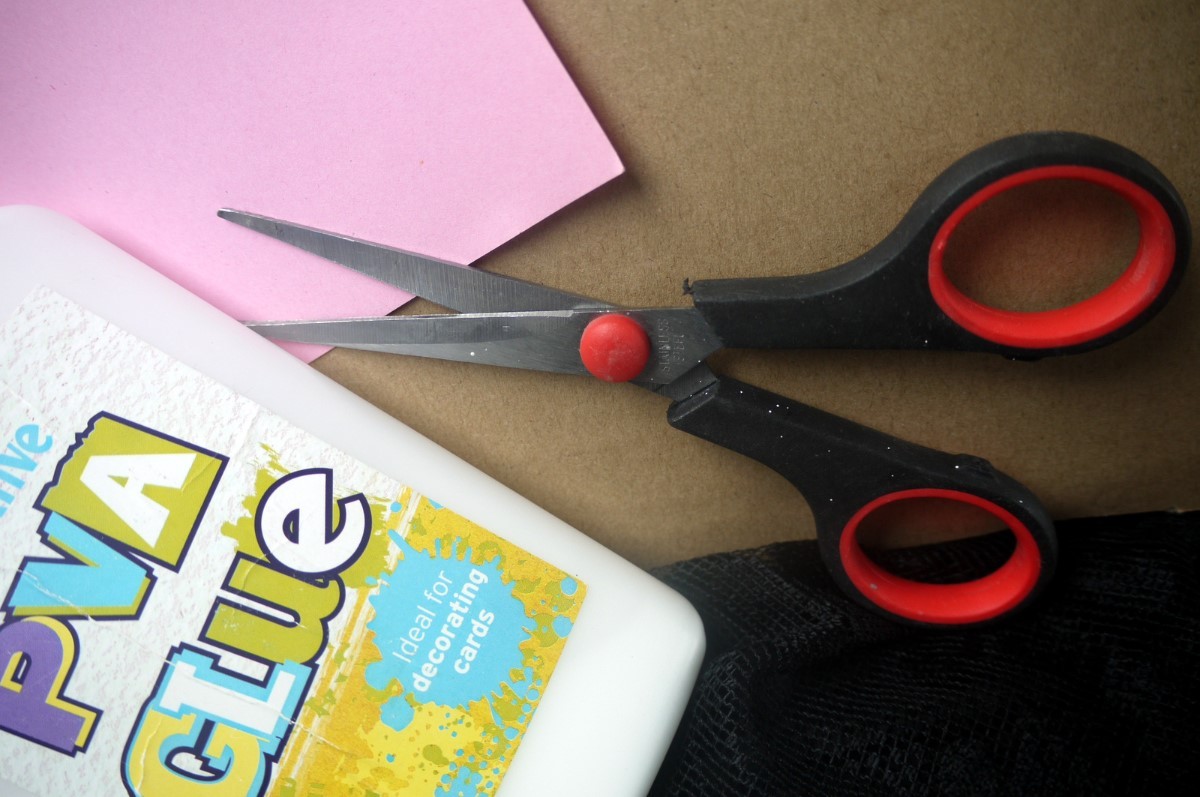 Making a Fabric Bow Fridge Magnet | ThriftyFun