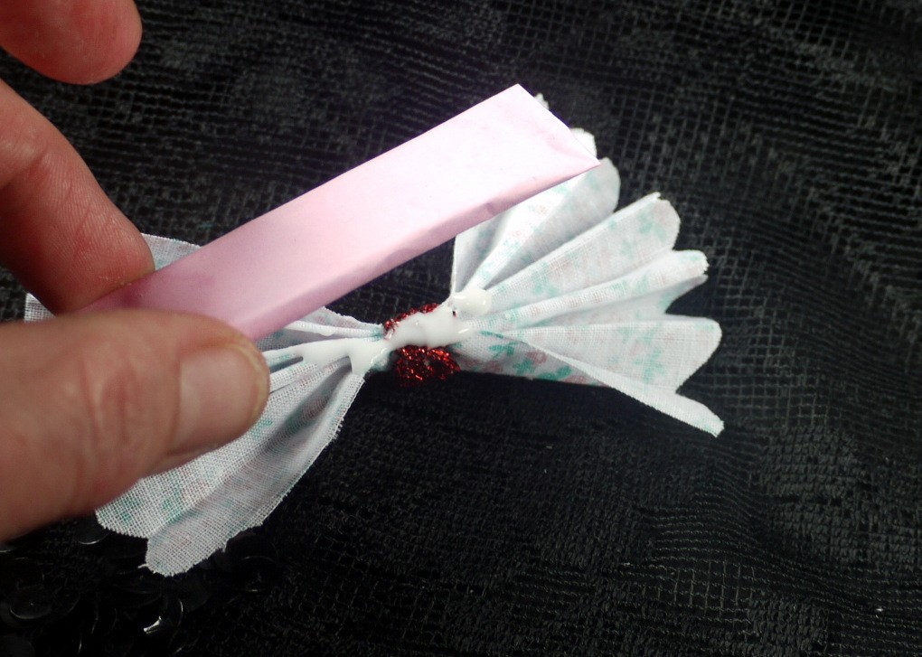 Making a Fabric Bow Fridge Magnet | ThriftyFun