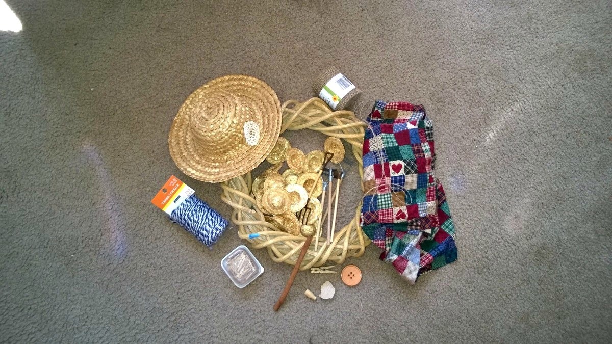 Making a Straw Hat Wreath | ThriftyFun