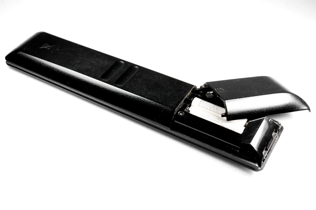 Keeping Batteries Inside a Broken Remote | ThriftyFun