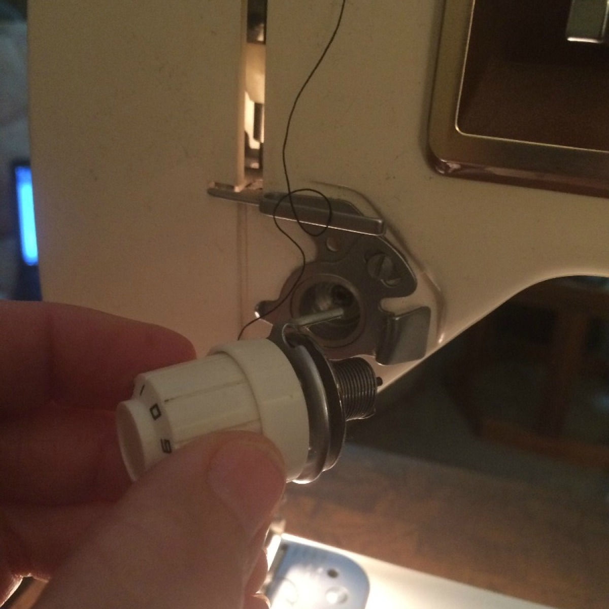 Singer 6105 Tension Knob Falls Off? | ThriftyFun