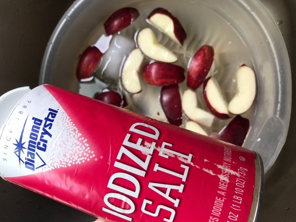 Using Salt to Keep Apples from Browning | ThriftyFun