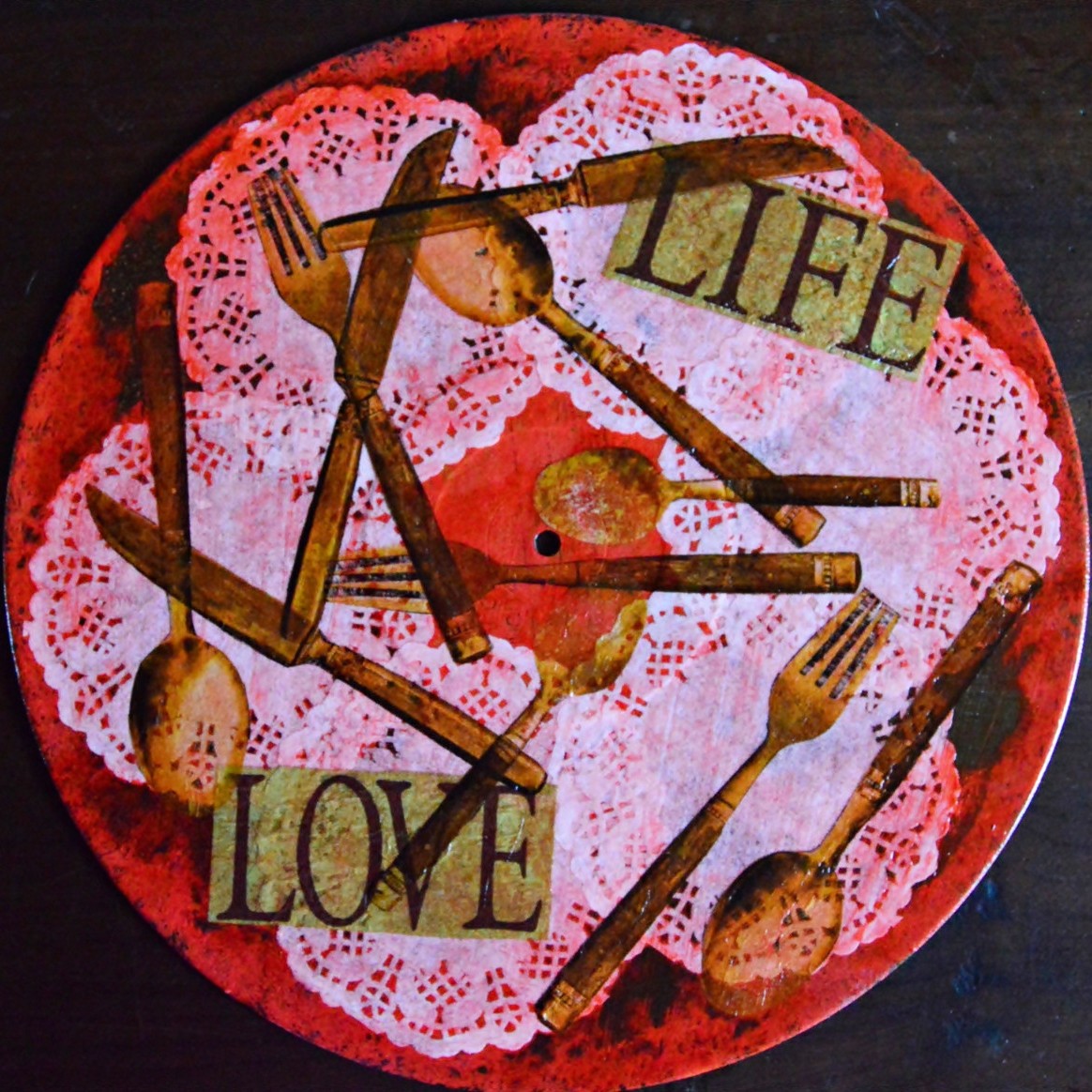 Making "Love Life" Vinyl Record Charger Plates | ThriftyFun