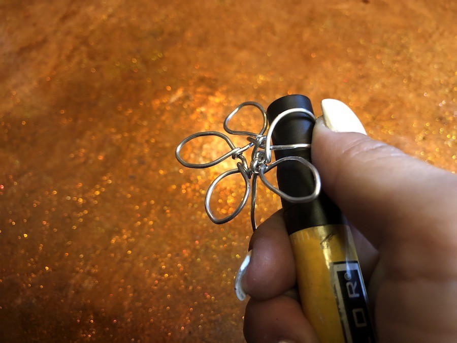 Painted Wire Flowers and Clover | ThriftyFun