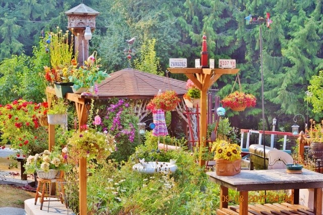 Homemade Garden Decorations | ThriftyFun