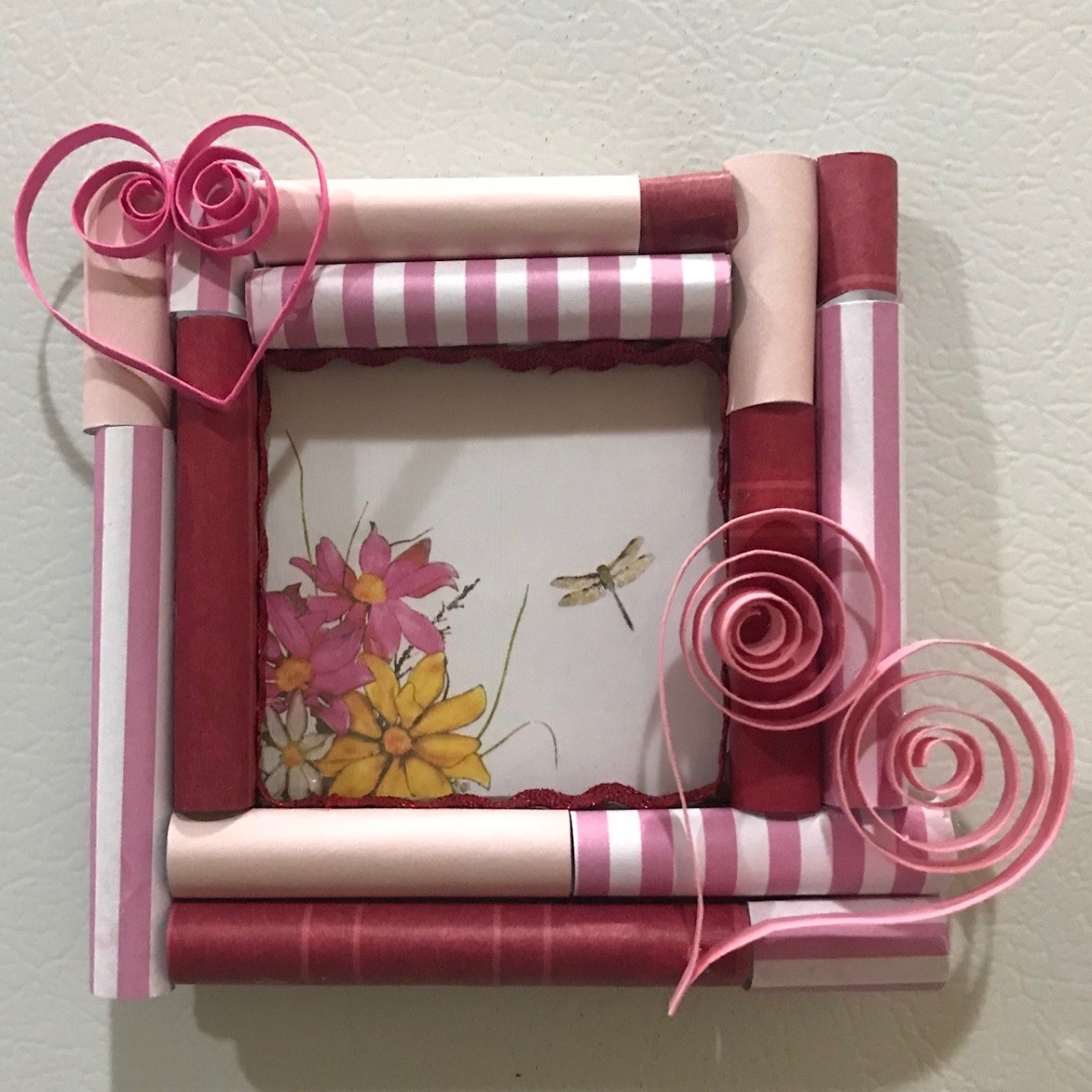 Rolled Paper Picture Frame Magnet | ThriftyFun