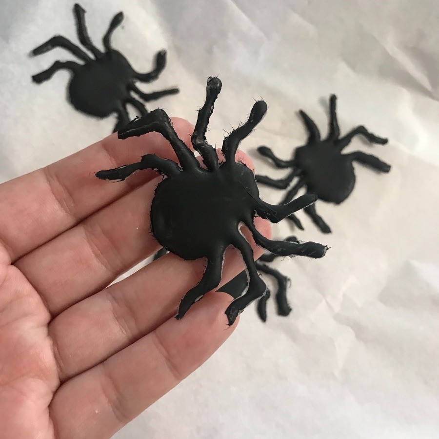 How to Make Hot Glue Spiders | My Frugal Halloween