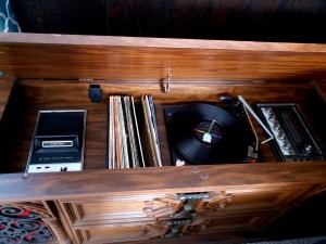 Value of a Vintage 8 Track Stereo Console? | ThriftyFun