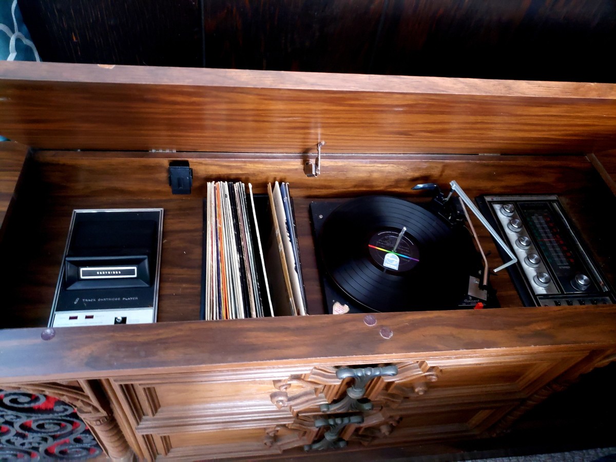 Value of a Vintage 8 Track Stereo Console? | ThriftyFun