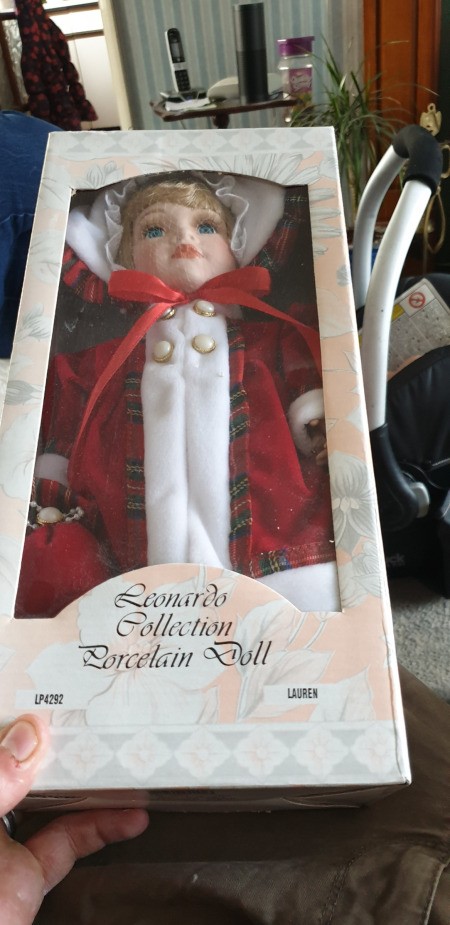 Finding the Value of Leonardo Collection Porcelain Dolls? | ThriftyFun