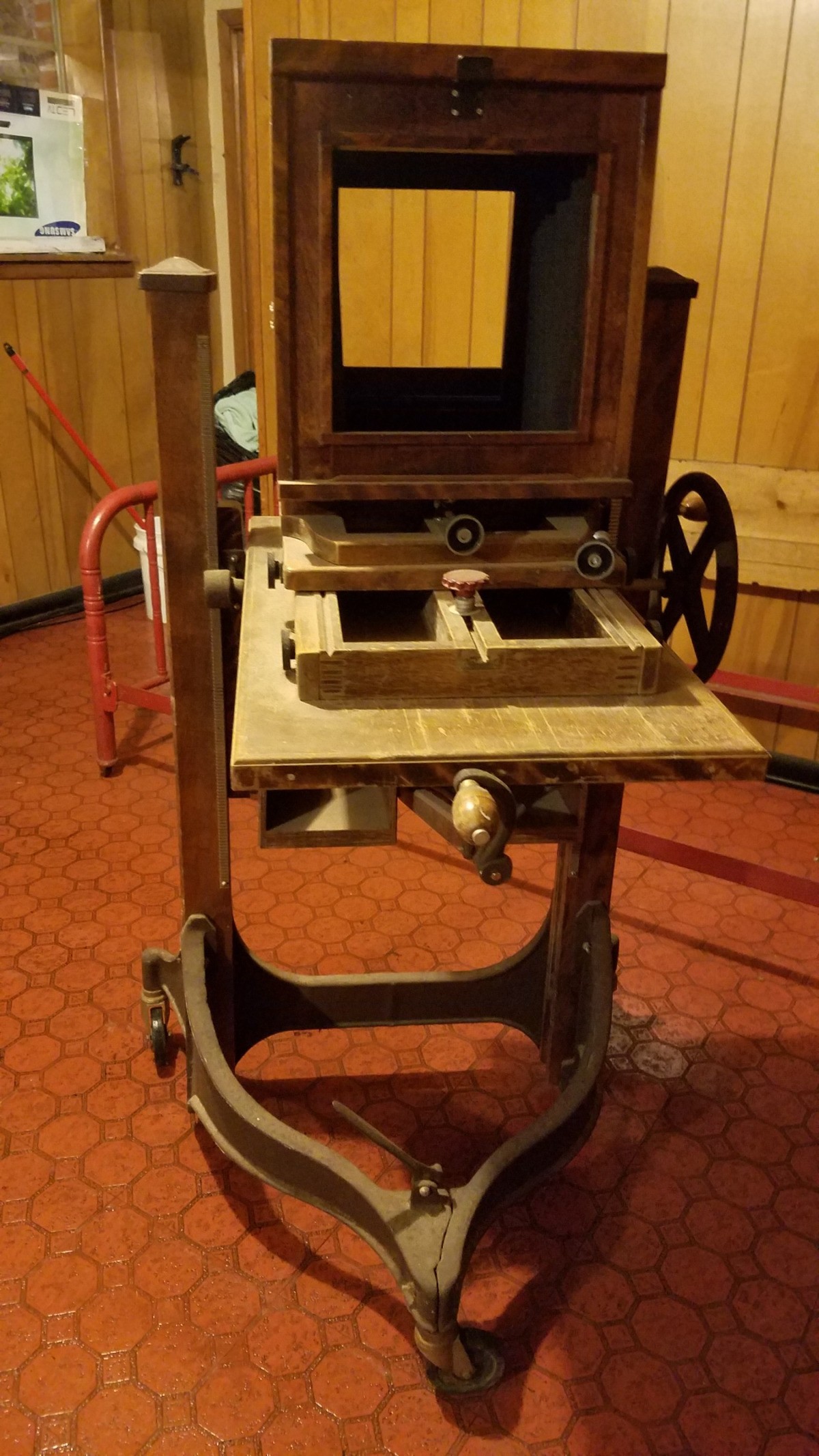 Value of an Old Portrait Camera Stand? | ThriftyFun