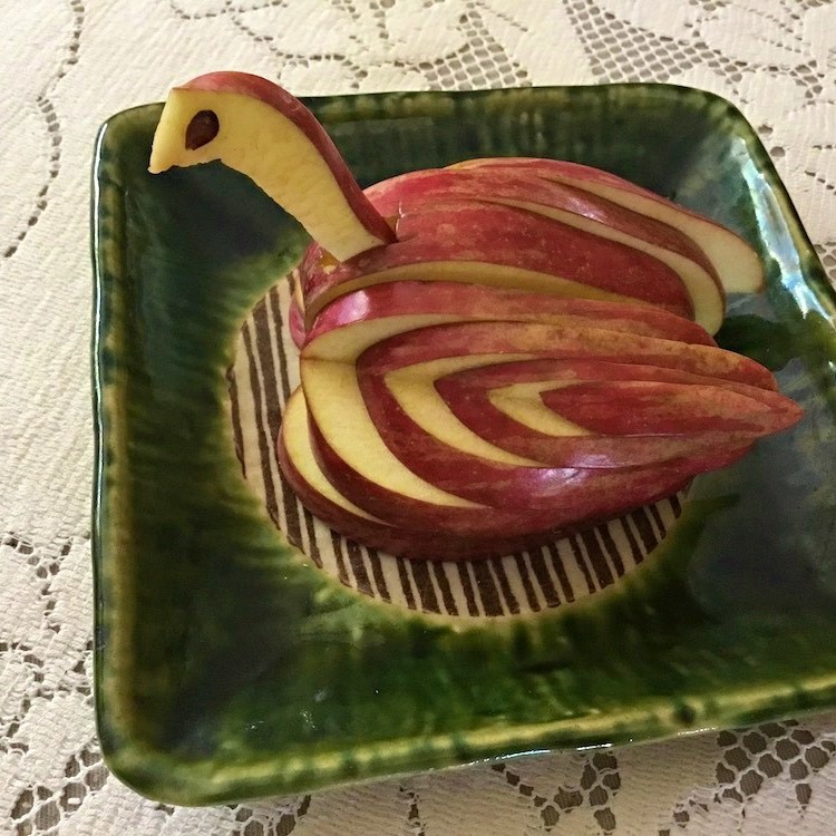 Edible Apple Swan | ThriftyFun