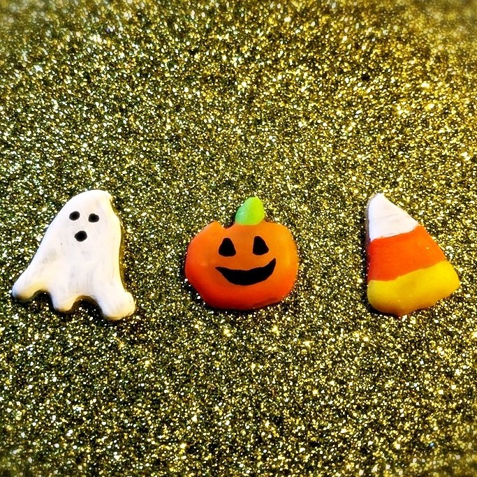 DIY Puffy Stickers from Hot Glue | My Frugal Halloween