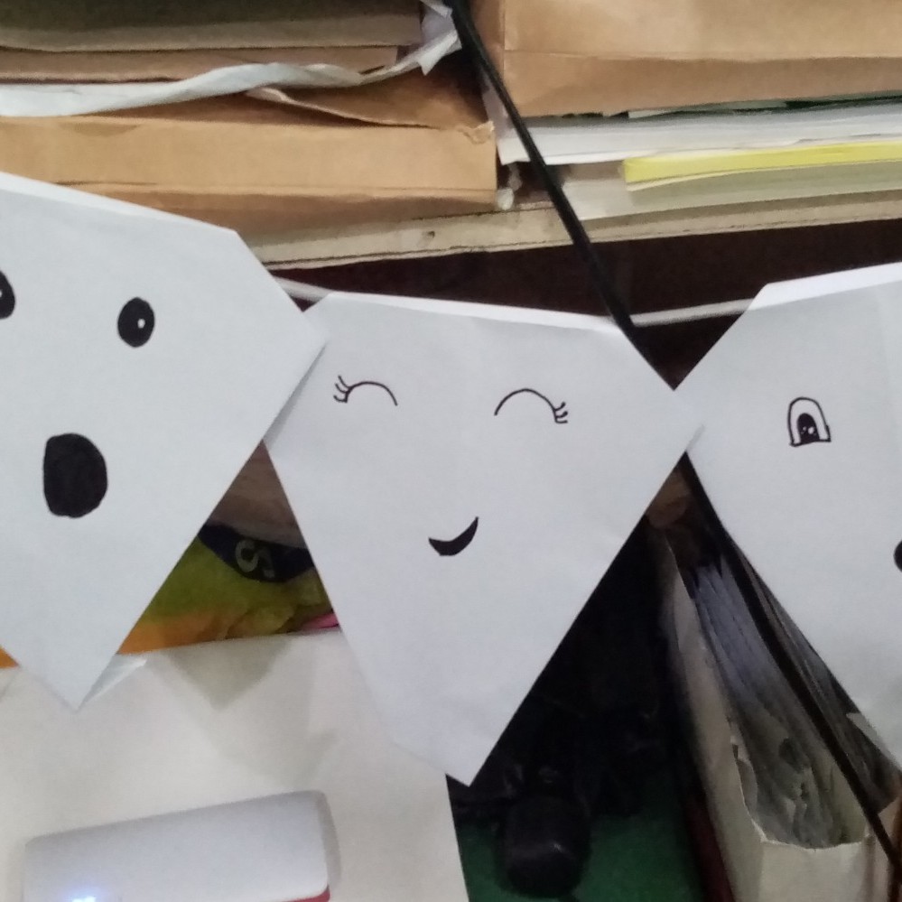 Making a Paper Ghost Banner | My Frugal Halloween