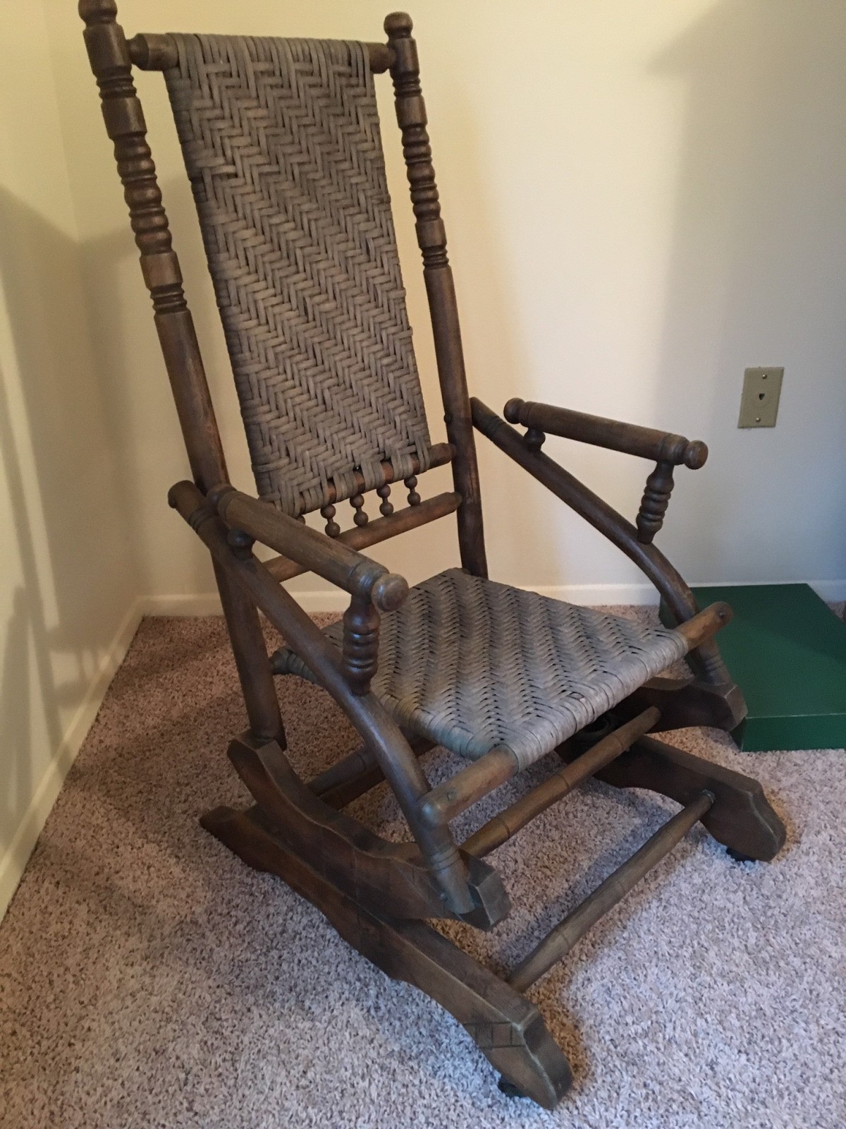 Value of a 1890s Vintage Rocker? | ThriftyFun