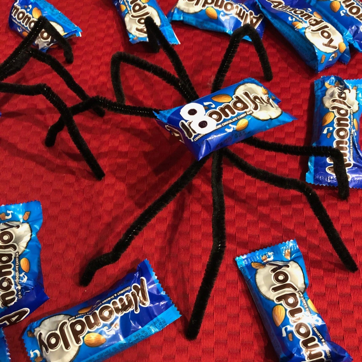 Making Halloween Candy Spiders | My Frugal Halloween