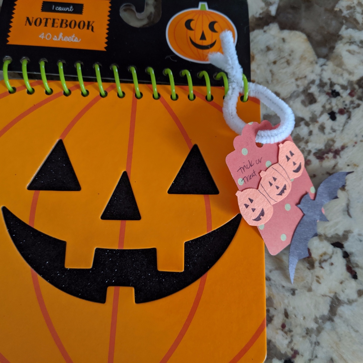 DIY Pumpkin and Bat Halloween Favor Tag | My Frugal Halloween