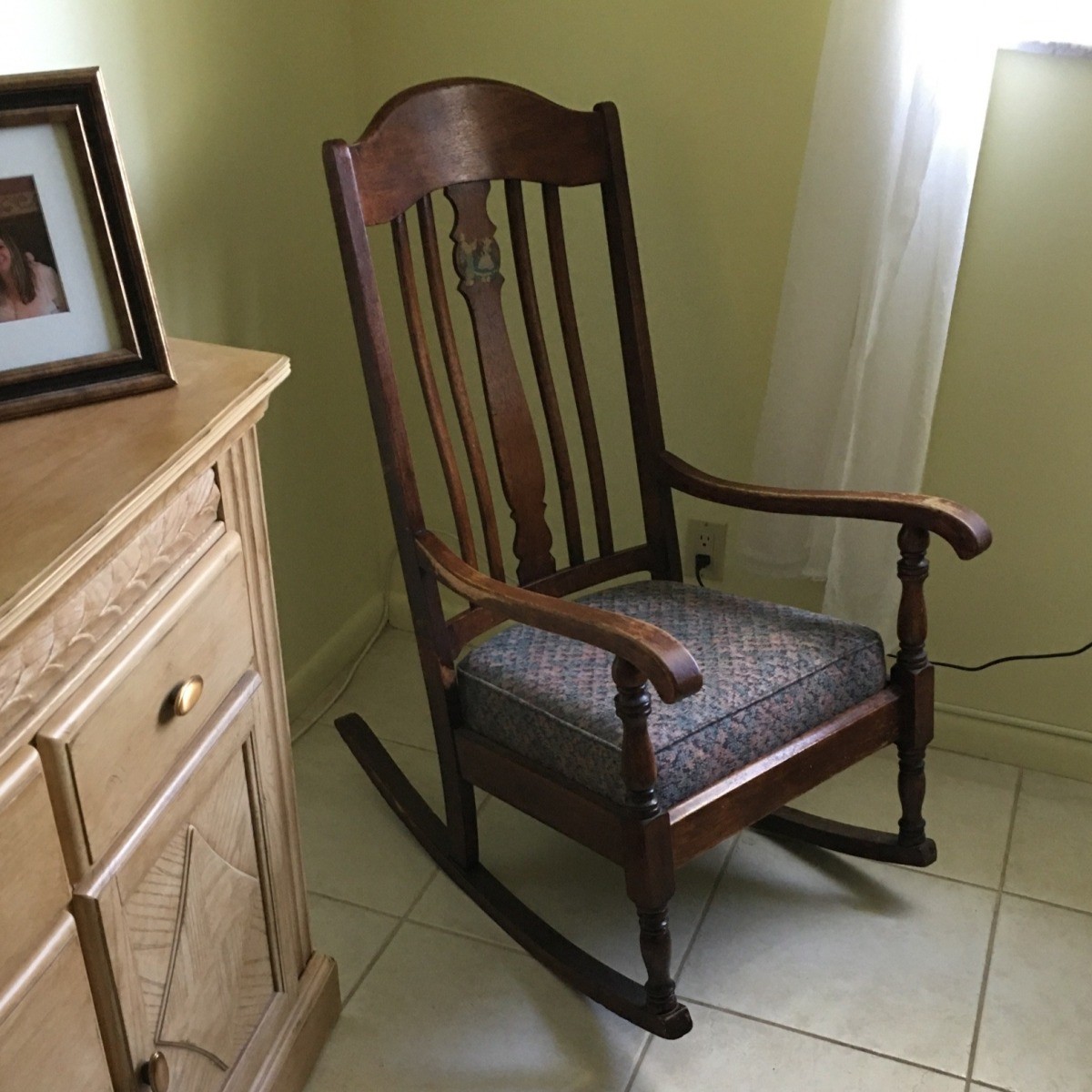 Value of a Murphy Rocking Chair? | ThriftyFun