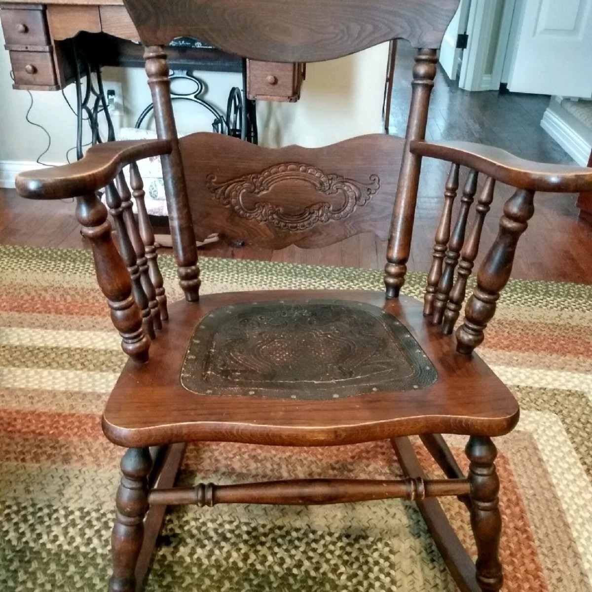 Age and Value of a Murphy Rocking Chair? | ThriftyFun