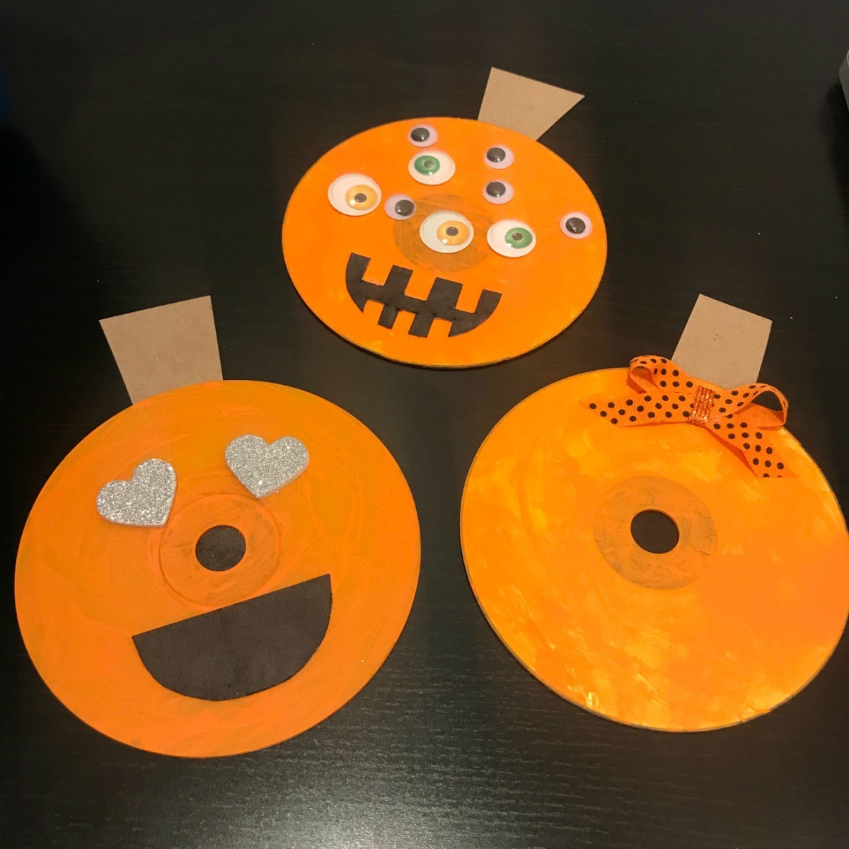 CD Pumpkin Wall Decorations | My Frugal Halloween