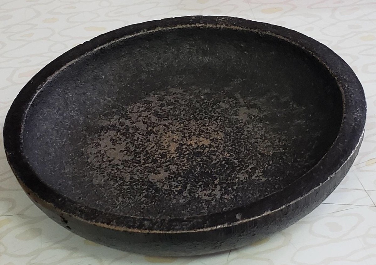 Identifying a Shallow Cast Iron Dish? | ThriftyFun