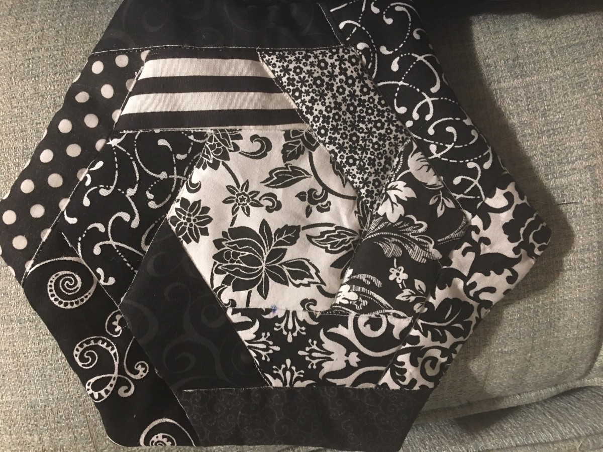 Loghouse Hexagon Quilted Hot Pad | ThriftyFun