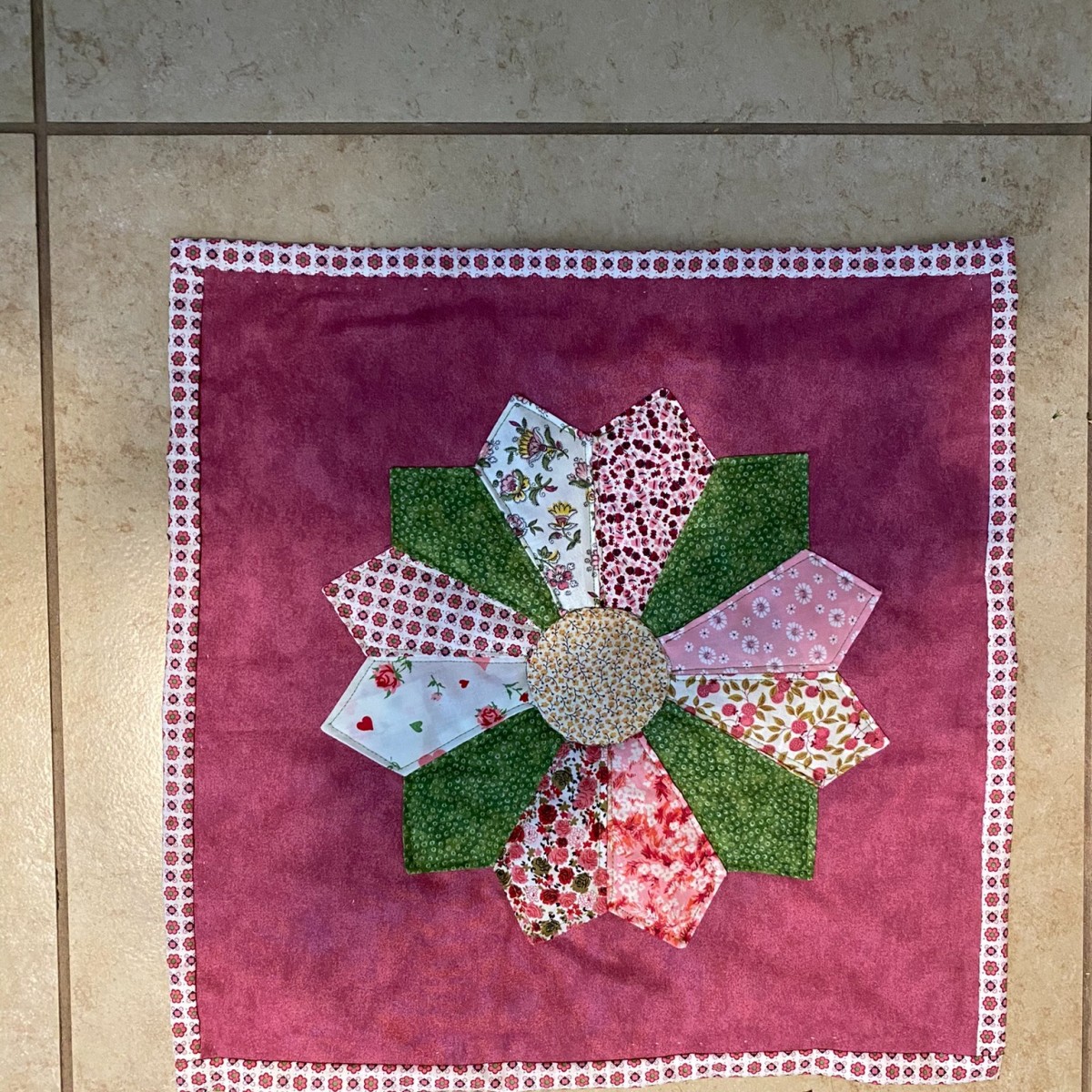 Dresden Plate Quilt Block | ThriftyFun