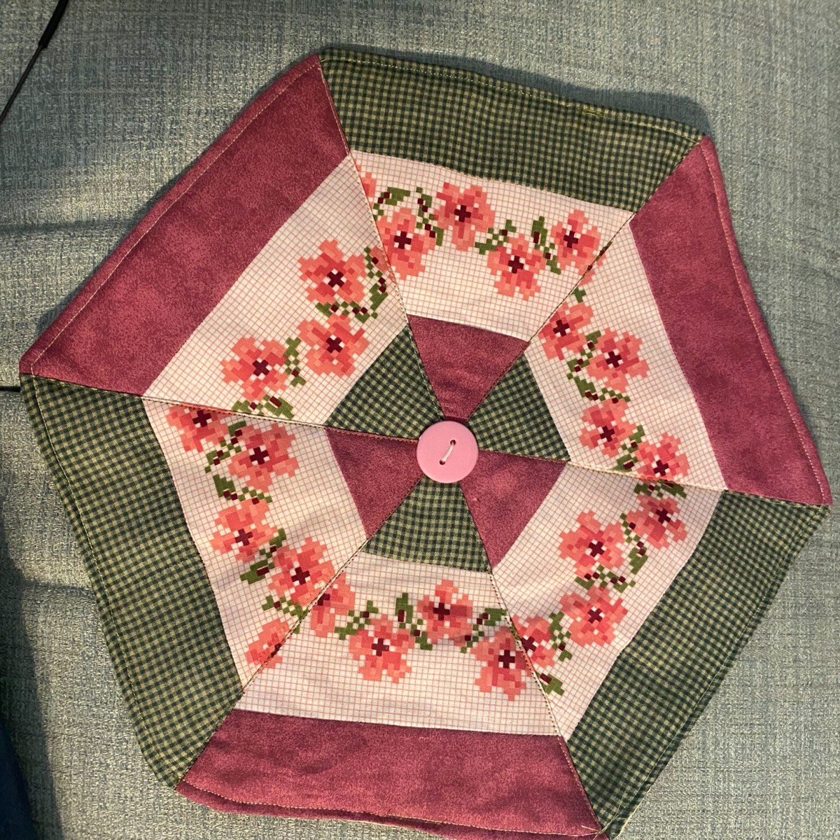 Hexagon Table Topper Using a Triangular Ruler | ThriftyFun