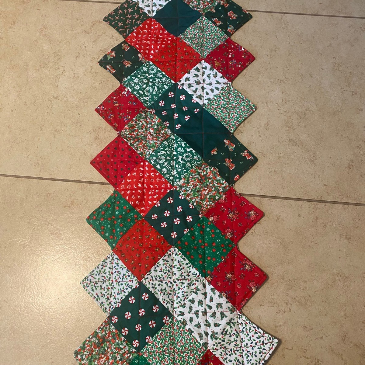 Zig Zag Christmas Table Runner | My Frugal Christmas